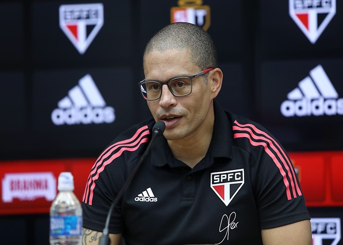 Alex, ídolo do Palmeiras e Cruzeiro, por onde anda?